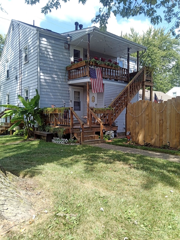 Simple Stay For Family And Friends, 2-bedroom Upstairs Apartment In Boardman. - Youngstown, OH