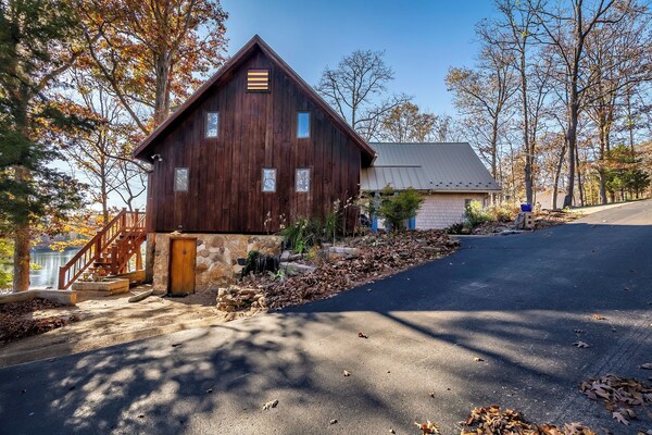 Unique + Upscale Lakefront- Tv On Deck | Billiards - Marion, IL