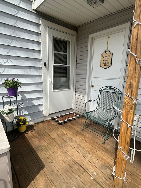 "Simple Stay"  Conveniently Located To Everything! - Youngstown, OH