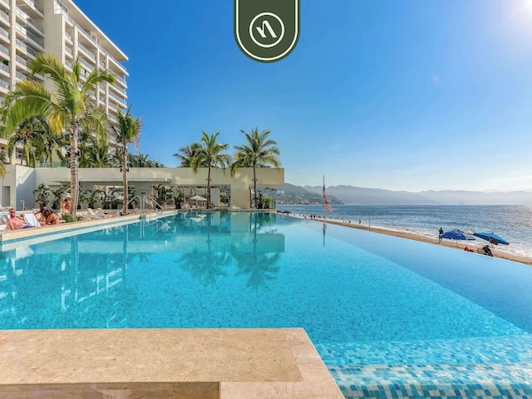 Luxury Oceanfront 3 Br Condo - Pools - Puerto Vallarta