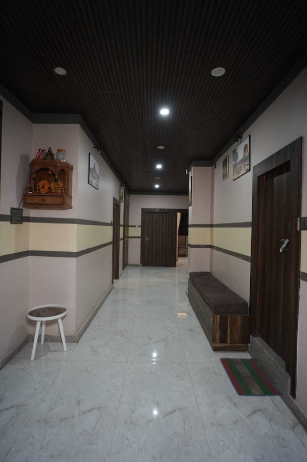 Luxurious Hotel Or Apartment In Varanasi City \Nnear Ghat Central Varanasi Kashi - Varanasi