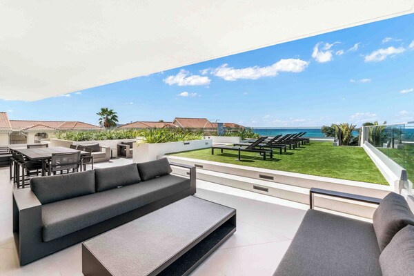 Aqua #2: Full-floor Luxury Condo On 7mile Beach W/oceanfront Terrace, Private Hot Tub, & Communal Pool. - West Bay