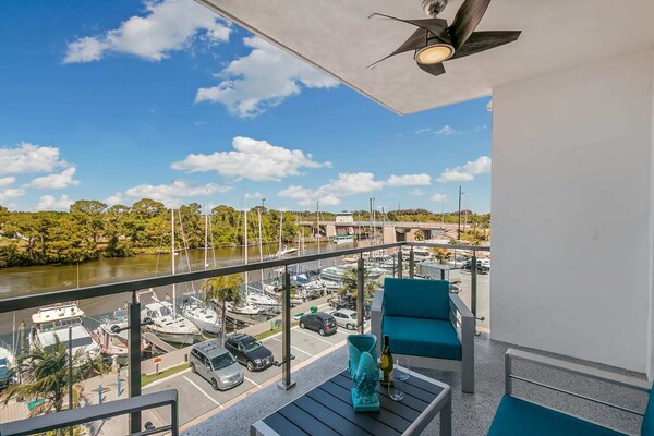 Waterfront Captain's Stateroom - Cocoa Beach, FL