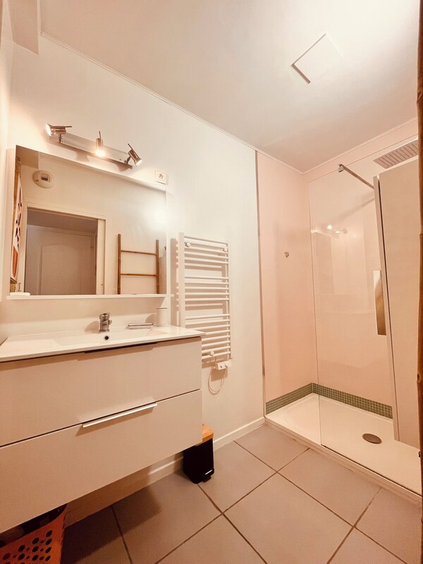 Charming One-bedroom Apartment Steps From The Arena  Heart Of Nîmes - Nimes