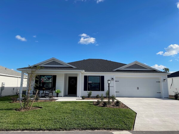 Modern Home With Golf Cart, Lanai, & Close To Brownwood Paddock Square! - Leesburg, FL