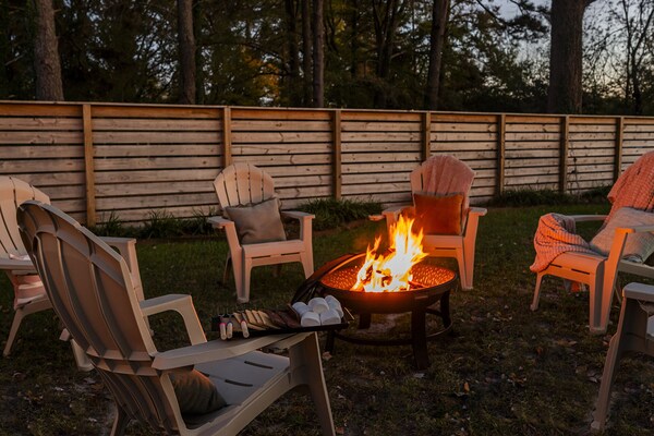 Stylish Durham Getaway Near Duke / Dt - Fun Backyard - Durham, NC