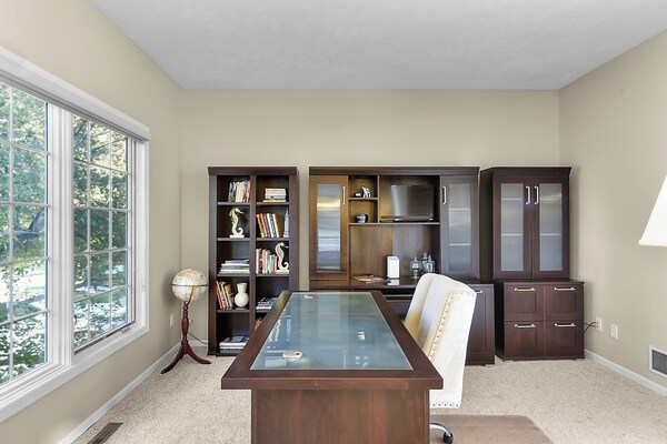 West Omaha Escape: Hot Tub, Fire Pit, Game Room - Nebraska