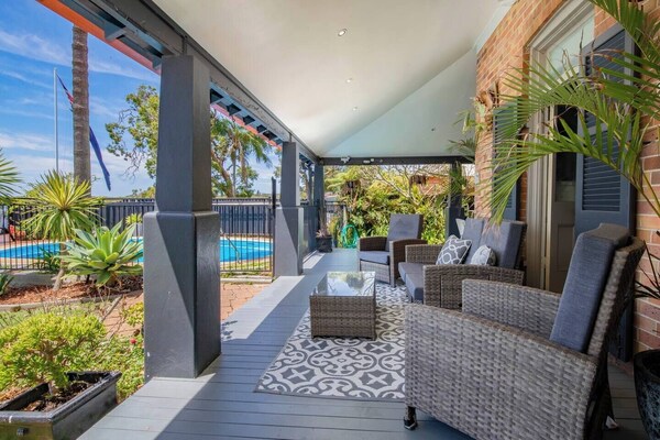 Ludford Lakefront And Beachside Retreat For Groups - Newcastle