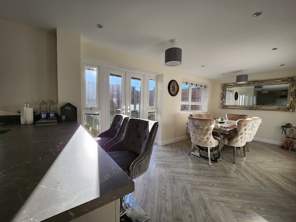 Free Parking, Short & Long Relocation Stay, Insurance, Business. Great Location! - Kettering