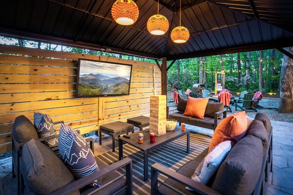 Luxury Home: Outdoor Lounge, Hot Tub, Firepit, Family & Pet Friendly - Virginie