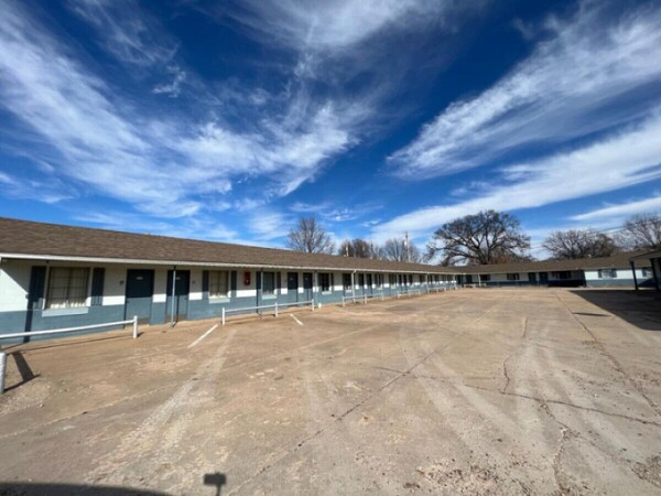 Room 10 - Standard Queen - Sleeps 2 - Harper Motel - Kansas