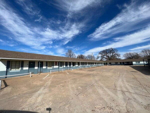 Room 11 - Standard Queen - Sleeps 2 - Harper Motel - Kansas