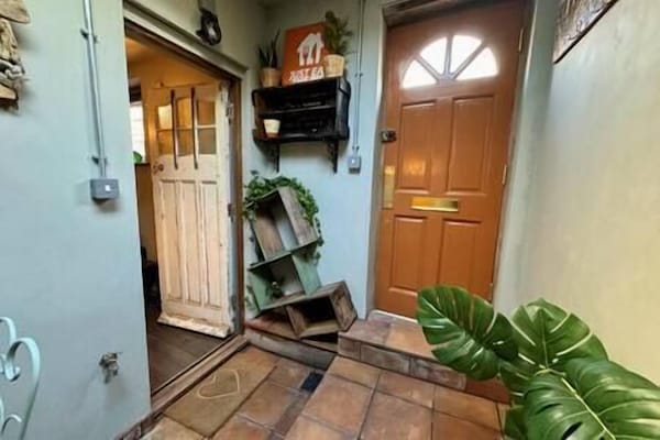The Bolt: Ground Floor Apartment - Bristol