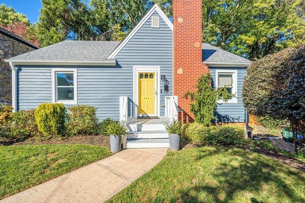 Sunset Cottage: Charming 2-bdrm House W/ King Bed In Winstonsalem; Great Locatio - Winston-Salem, NC