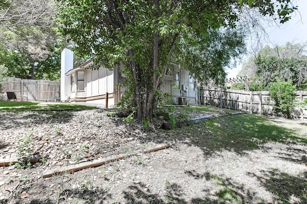 Modern Retreat Near Downtown Round Rock - Round Rock, TX