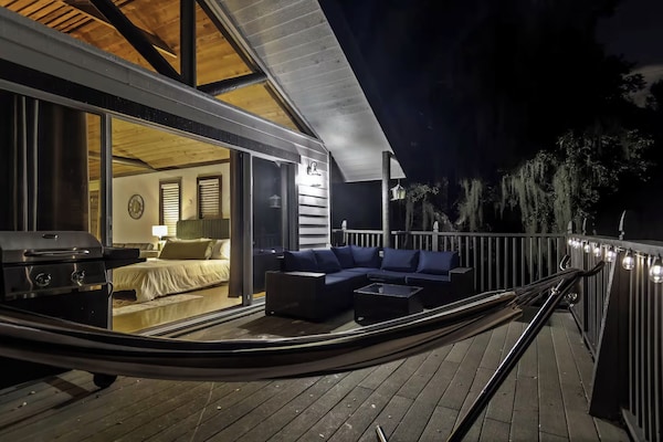 Romantic Cabin W/ Balcony + Tub + Hammock + Grill - St. Cloud, FL
