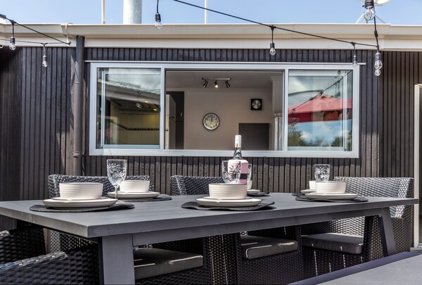 Spa & Play @ Rainbow Point. Bikes, Kayaks & A Walk To The Beach, Bar & Shops - Taupō