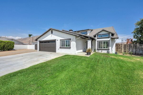 Charming 4-bedroom House 15 Person Heated Spa ,Ac And Wifi In Riverside - Riverside, CA