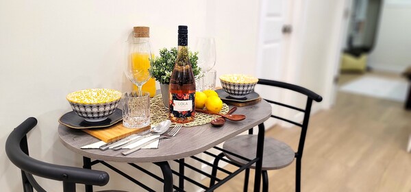 Harmony-peg: A Cozy Urban Escape - Manitoba