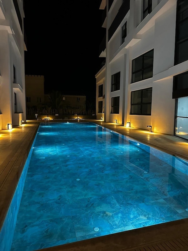 Charming 2-bedroom & 2-bathroom Apartment With Ac, Wifi In Girne / Kyrenia Trnc\n - 키레니아