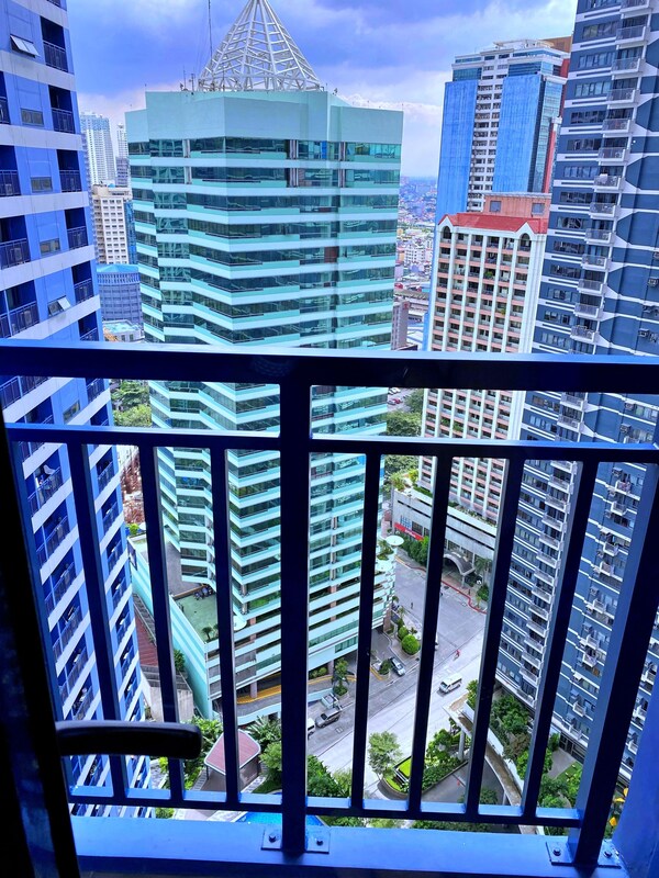 Cozy 1-br Condo In Makati, Free Parking, Full Kitchen, Free Toiletries - Manila