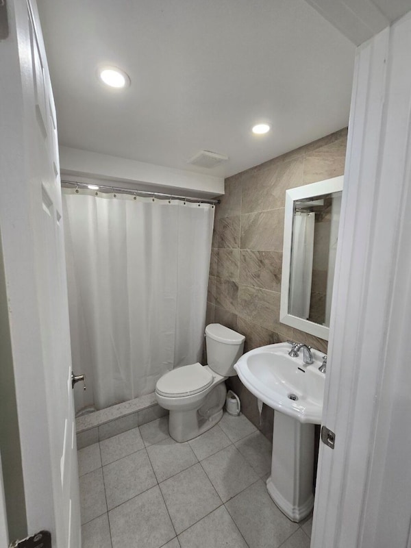 Cozy 1 Bedroom Apartment Near Down-town Montreal - Dorval