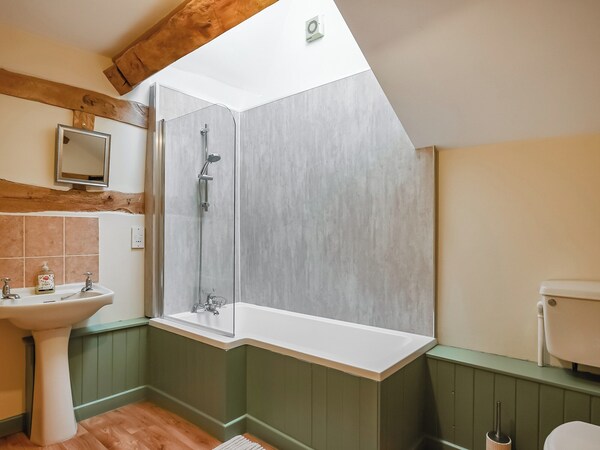 2 Bedroom Accommodation In Church Stretton - Church Stretton