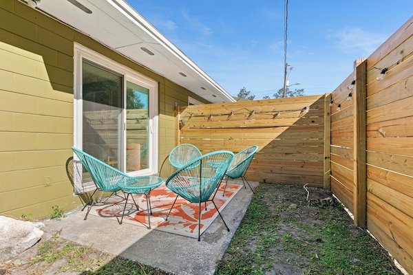 Super Clean Updated Pet-friendly 2br Retreat Near Uf & Dt - Gainesville, FL