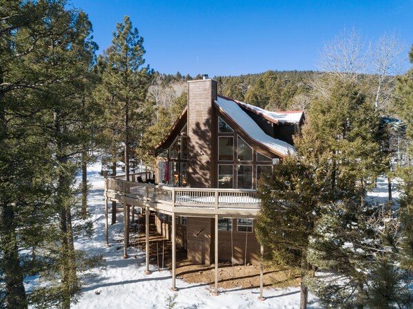 Spacious Mountain Chalet | Pet Friendly | Fireplace | Billiard Table | Royal Retreat - Angel Fire, NM