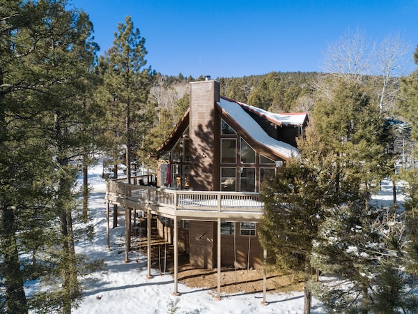 Spacious Mountain Chalet | Pet Friendly | Fireplace | Billiard Table | Royal Retreat - Angel Fire, NM