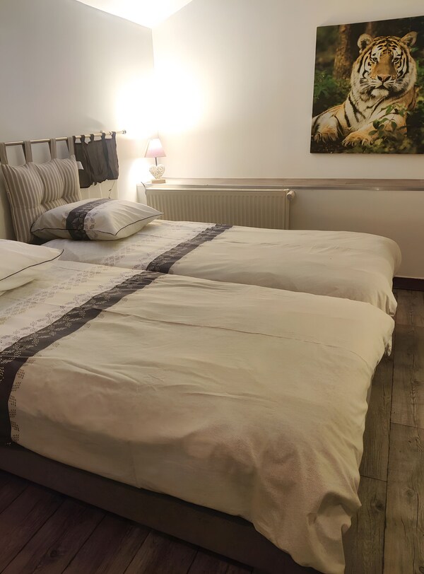 Maison D'hôtes 'Chambre C' Avec Piscine Partagée, Wi-fi Et Climatisation - Ribérac