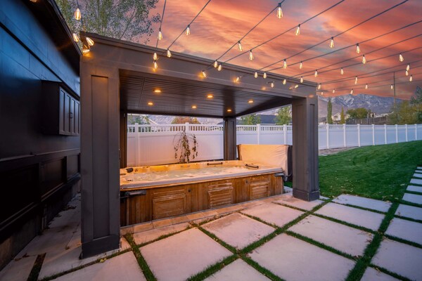 Summer Retreat! Pickleball/swimspa/firepits/family! - Provo, UT