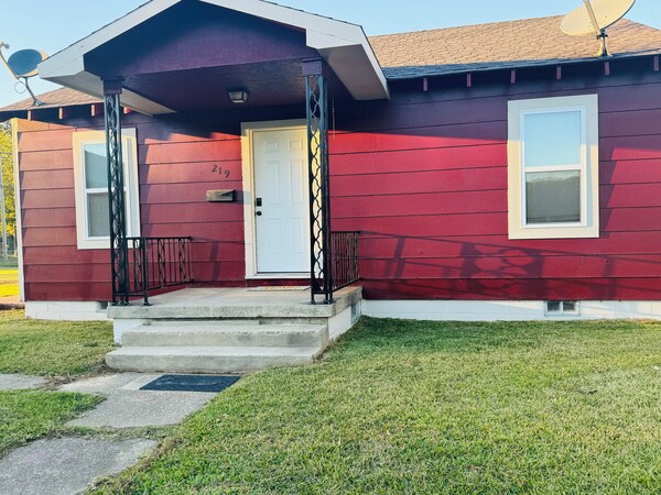 Charming 2-bedroom House In East Camden With Ac, Wifi - Camden, AR
