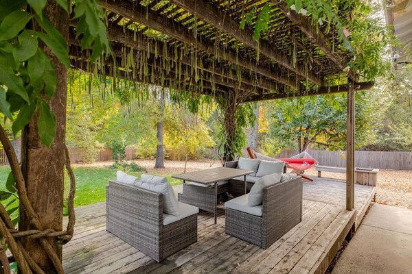 Casita Sonoma: Enchanting Remodeled 3bd/2ba Home, Chef's Kitchen, Modern Style - Yountville, CA