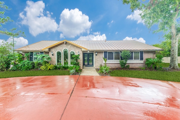 Spacious 5-bedroom House With Pool, Tennis Court, And Fitness Room! - Pearland, TX