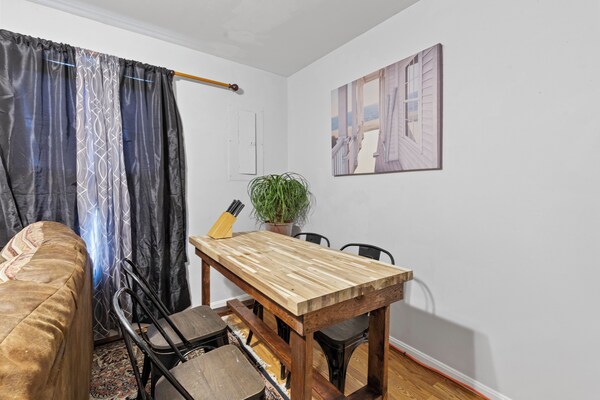 Apartment With Garage Parking Patio Close Iad - Herndon, VA