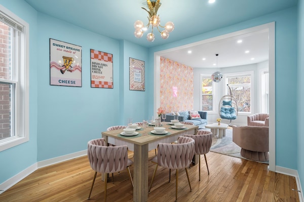 Walk To Bars/restaurants/cubs Games! Sleeps 16 In A Huge House! - Evanston, IL