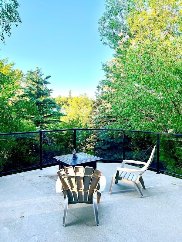 Charming 3-bedroom House With Ac And Wifi In Cochrane - Cochrane