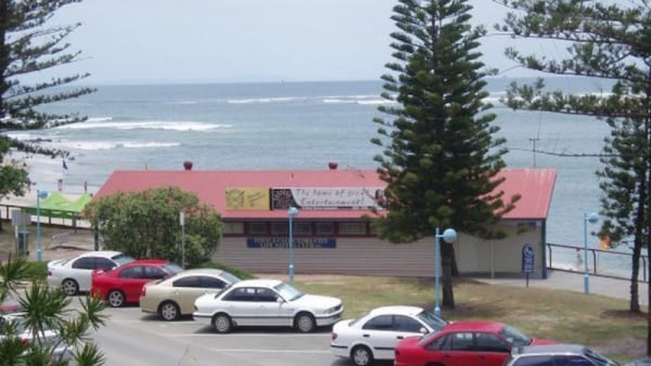 Allamanda Place Unit 5  Just 50m From The Main Street - Caloundra