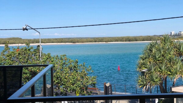 Wirruna Unit 4 - Prime Holiday Spot Across From Bulcock Beach With Stunning Pumicestone Passage View - Caloundra