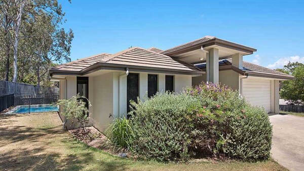 Hideaway - An Elegant Modern Family Home - Caloundra