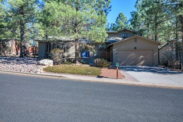 Summit Sanctuary: Urban Elegance Mins From Downtown - Flagstaff, AZ