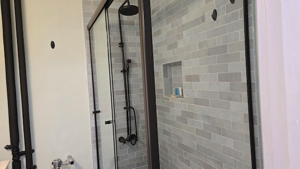 Modern 2 Bedroom Condo In Historic Down Town Long Beach Building - Norwalk, CA