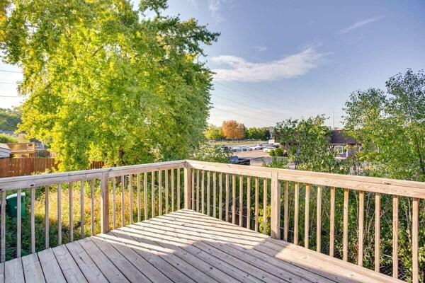 Nestled In A Quiet, Safe Neighborhood Close To Highway. - Maple Grove, MN