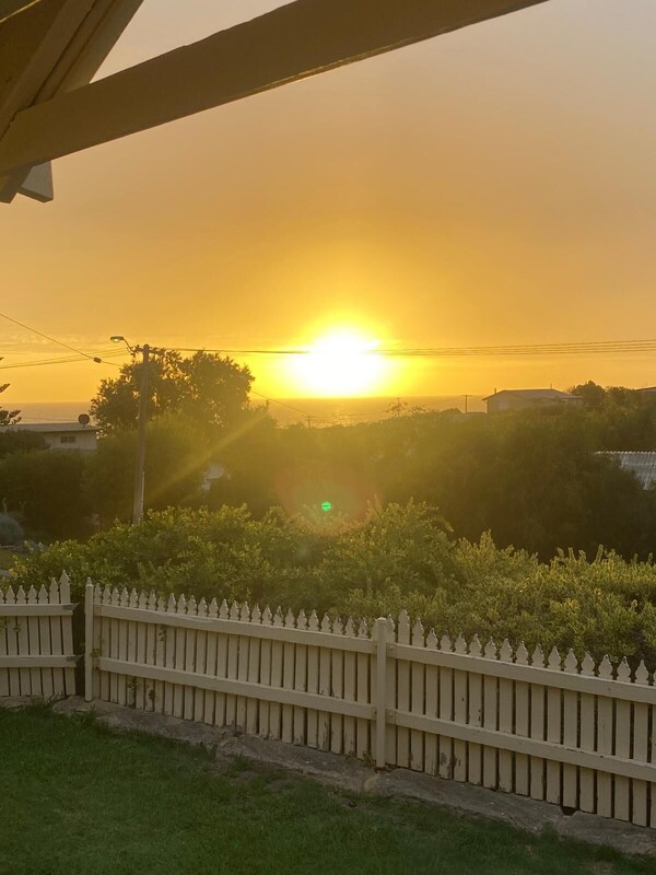 Beautiful Ocean Views - Guilderton