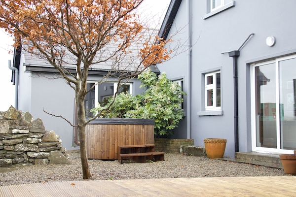 Ballyvara House -  A Two Story That Sleeps 28 Guests  In 11 Bedrooms - Lahinch