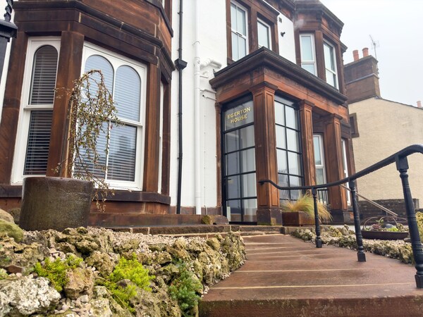 Egerton House Penrith -  A Cottage That Sleeps 8 Guests In 4 Bedrooms - Pooley Bridge