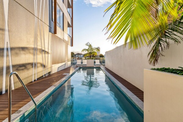 Brand New Riverview 2br King Bed *Parking/pool/gym - Broadbeach