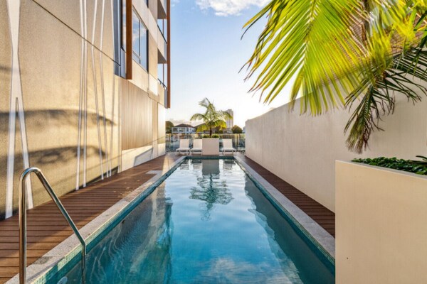 Brand New Riverview 2br Apartment With Parking,pool,netflix In Central Surfers Paradise - Surfers Paradise