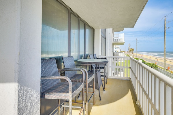 Community Pool & Ocean Views: Flagler Beach Condo! - Flagler Beach